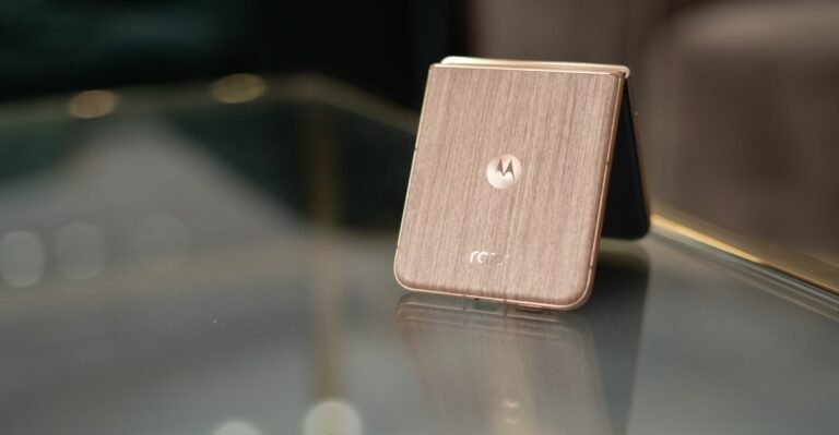 Motorola Razr Ultra (2025) review: looking sharp - Tech AI Verse